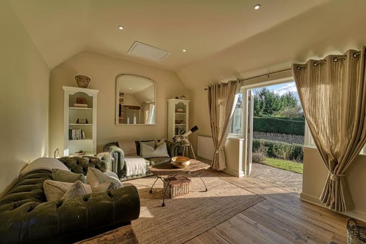 Host & Stay | Gleanings - Tewkesbury