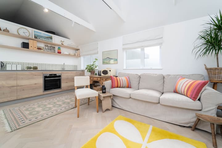 8 Beach Court, Downalong - Sleeps 2 - St Ives