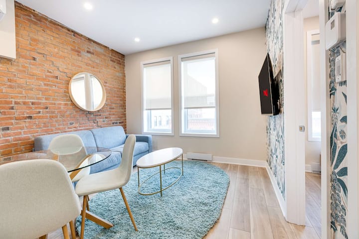 M11 | Mount-royal Suites: 3br + Sofa Bed - 312 - Laval