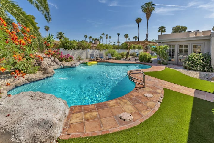 Spacious Desert Home | Heated Pool - United States