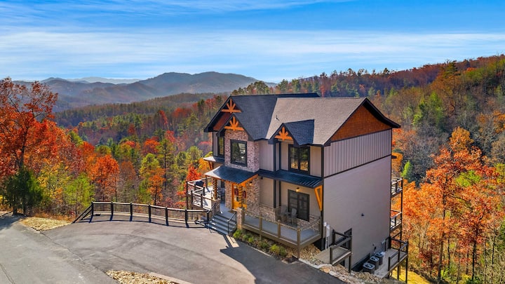 Lux Retreat W/ Epic Views| Indoor Pool | Theater - ピジョン・フォージ, TN