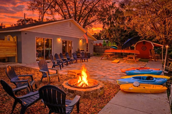 Weeki Wachee Escape • Kayaks • Games • Firepit! - Spring Hill, FL