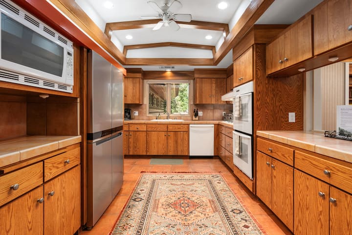 Single Level- Yard For Dogs, Walk In Shower Access - Shaver Lake, CA