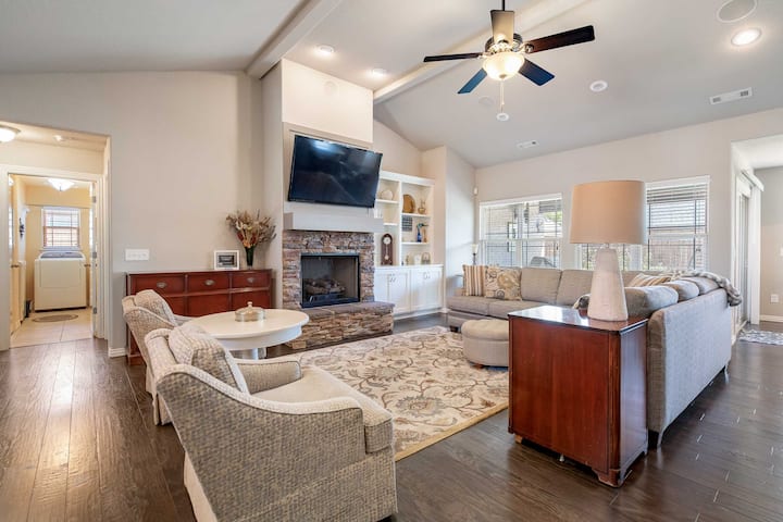 Near Hiking & Biking: Convenient Home In Rogers! - Lowell, AR