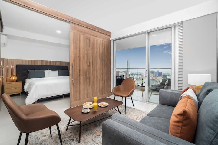 H506 - Balcony, Views & Rooftop Pool Near Granada - Cali