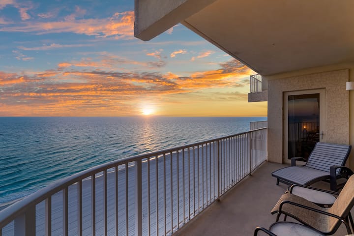 Beachfront Corner Balcony! Lagoon Pool, Hot Tub! - Panama City Beach, FL