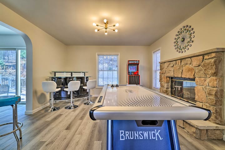 Movie Room, Hot Tub: Pocono Vacation Rental! - Stroudsburg, PA