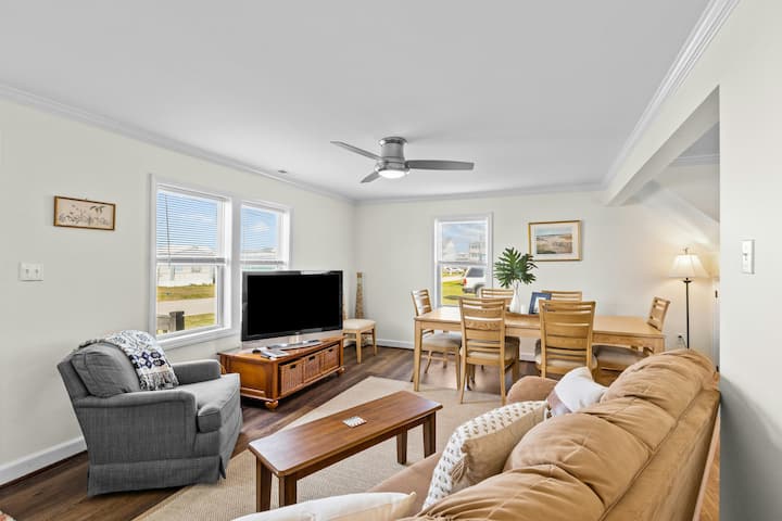 Updated 2br Beach Cottage | Balcony | W/d | Loft - Atlantic Beach, NC