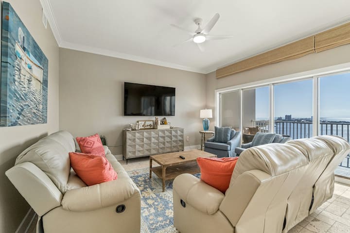 Bayfront 4br With Stunning View, Balcony & Pool - Pensacola Beach, FL