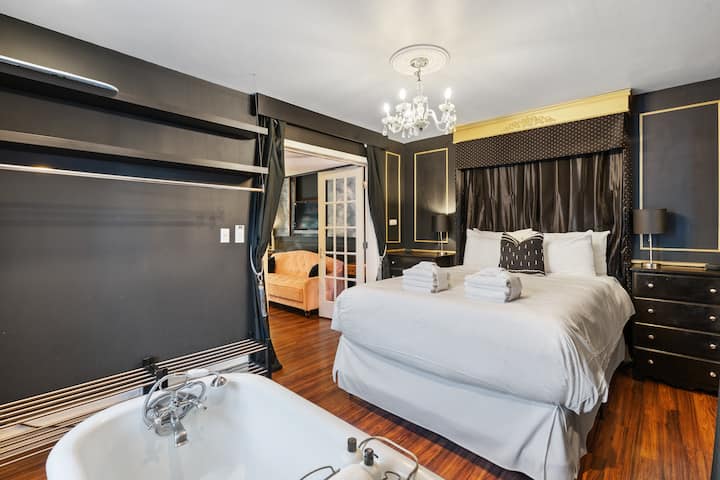 Romantic Stay For Two In Classy Downtown Apartment - Vancouver