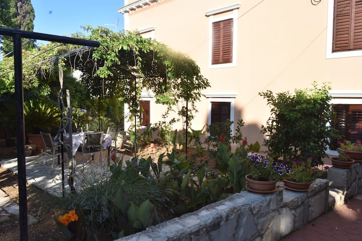 A-20783-b Appartement De Deux Chambres Avec La - Mali Losinj