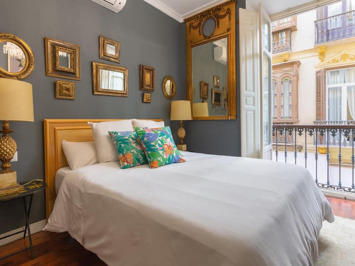 Bel Appartement Avec Vue Sur La Rue Historique Et L'église De San Juan - Málaga