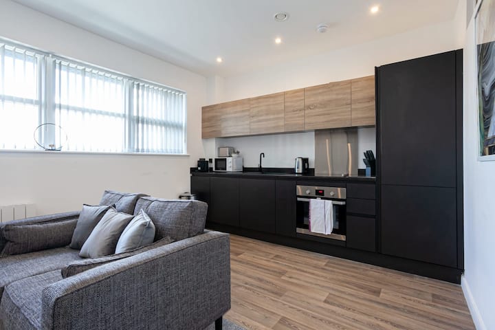 Contemporary 2 Bedroom Apartment In Bolton - Bolton