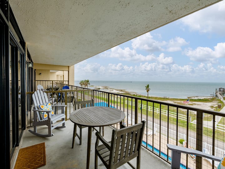 Ms. Annie's Oasis | Serene Views, Pet Friendly - Rockport, TX