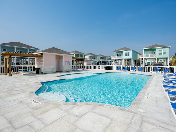 Sandy Bottoms | Pet Friendly, Community Pool! - Rockport, TX