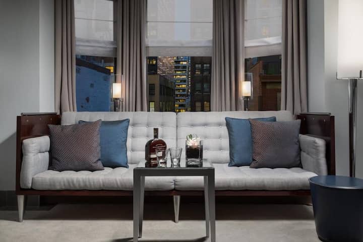 Located In The Heart Of Midtown! Pets Allowed! - Manhattan, NY