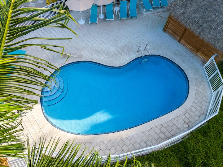 Convenient Stay, Superb Location, Free Breakfast - Islamorada, FL