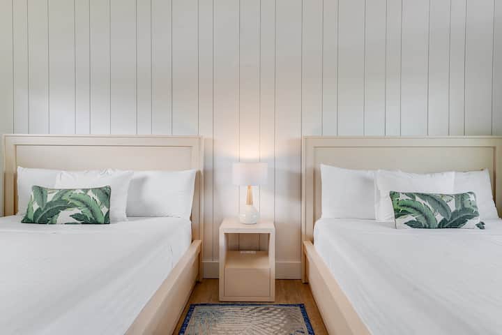 Great Location! Pets Allowed, Onsite Pool - Islamorada, FL