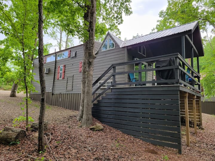 Juniper: Sleep 5, Tiny Cabin, Pets, Near Park/lake - Broken Bow, OK
