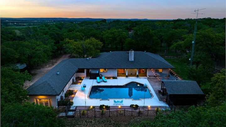 Relaxing 5-acre Retreat | Guest House | Game Room - Fredericksburg, TX