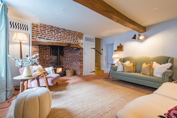 Secluded Gem By The Sea - Rogue's Cottage - ディール