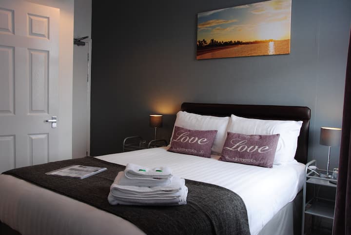 Double Room-ensuite With Shower-sea View - Gorleston-on-Sea