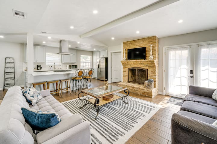 Yard + Patio: Dallas Area Home By Parks & Dining - Richardson, TX