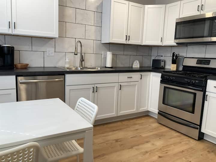 Modern Townhouse Minutes To Rivian & Isu - Bloomington, IL