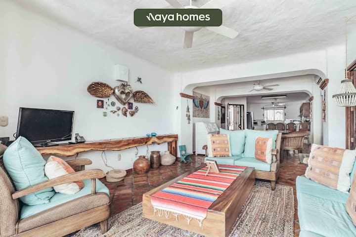 Beach Front Building 2br Condo-balcony-beach-pool - Puerto Vallarta