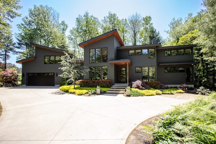 Blue Cedar | 5 Br | Lake Access | Hot Tub | Gym - Holland, MI