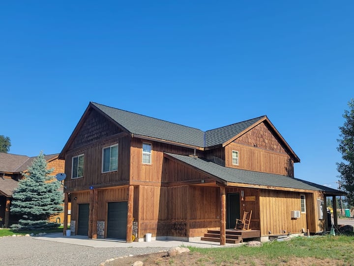 Sunshine Station - 3 Bedroom Winthrop Townhouse - Twisp, WA