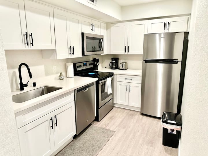 Lux 1br/1ba Condo With Master Suite Near Lv Strip - Las Vegas