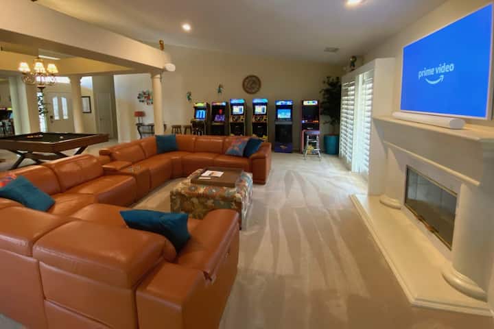 Coachella Chill: Luxury 4br/4king Paradise Retreat - Indio, CA