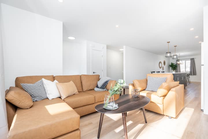 Modern And Convenient Three-bedroom Close To - Winnipeg