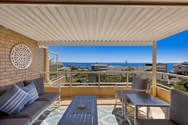 Oceanview Getaway | Balcony, A/c, Wi-fi + Parking - Toowoon Bay