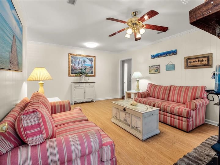 The Elizabeth House B & B - The Okra-kola Room - Johns Island, SC