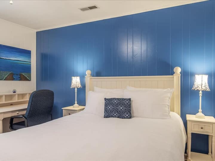 The Elizabeth House B & B - The Indigo Room - Kiawah Island, SC