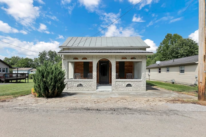 The Little River Trails - Eiffel Tower, Mason