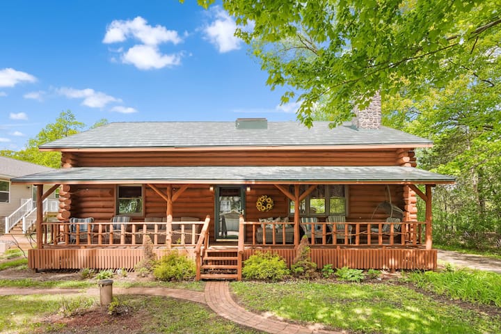 Cabana Bucovina - Marquette, WI