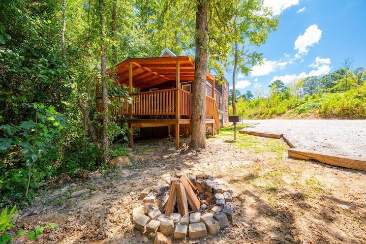 Acorn: Sleeps 4, Tiny Cabin, Pets, Near Park/lake - Broken Bow, OK