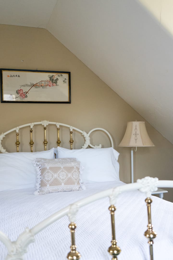 Dormer House - Antique Rose Room - Cape May, NJ