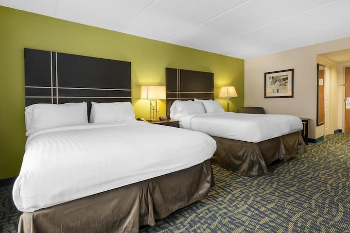 Pleasant Stay! Two Units With Free Parking! - Savannah, GA
