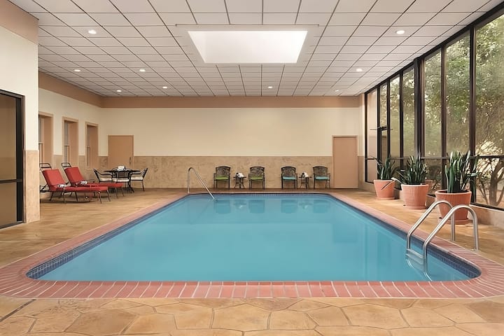 Relax And Recharge! Unit W/ Free Parking! Pool - Fort Worth