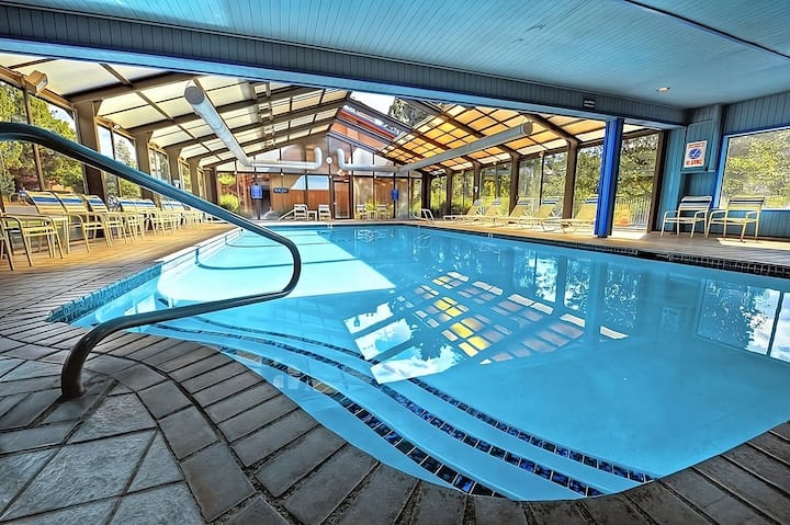 2 Comfortable Units! Outdoor Pool, Pets Allowed - Bend, OR