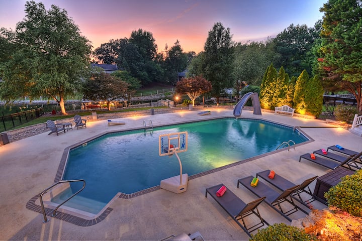 Sip, Sip Away By Avantstay | Pool + Hot Tub - Denver, NC