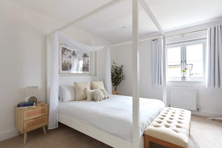 Serenity House | A Coaste Home - Parking Included - Deal