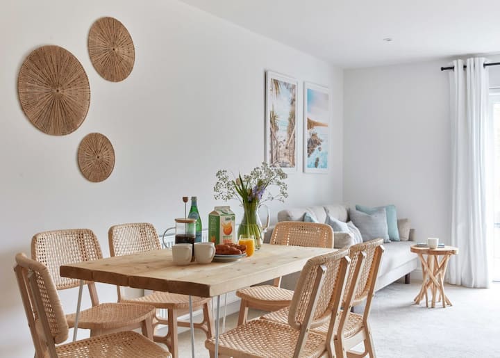 Cosy Coastal Retreat In Deal  - With Parking! - Deal