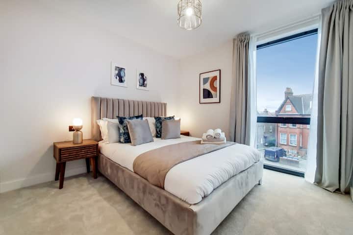 Deluxe Wembley Harrow Apartment - Hayes