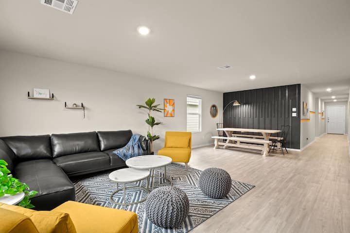 Spacious & Close To All Attractions - New Braunfels, TX