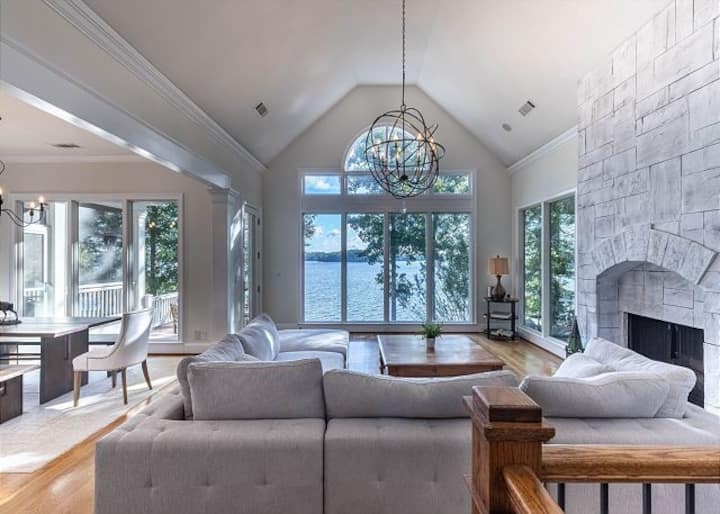 Unique Lake Lodge Retreat With Game Room - Lake Oconee, GA